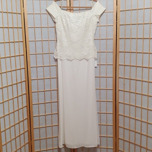 Chadwicks | Dresses | Ivory Formal Dress | Poshmark